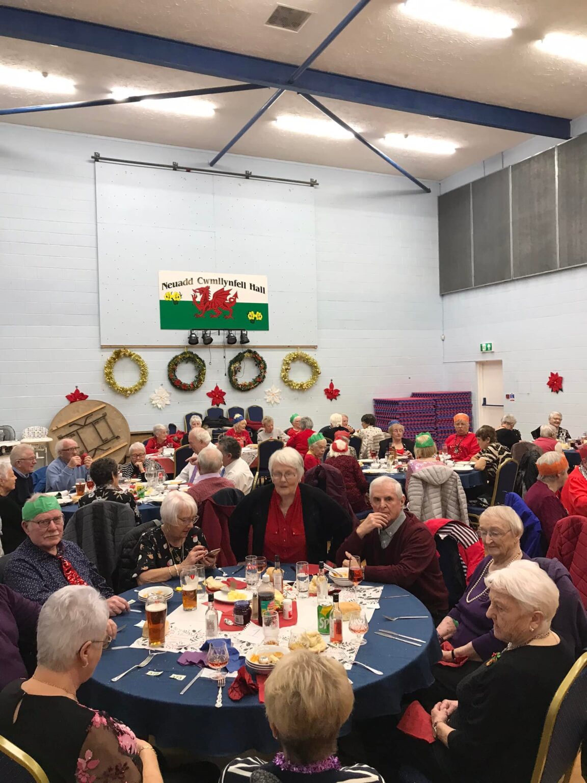 Annual OAP Christmas Dinner – Neuadd Cwmllynfell Hall